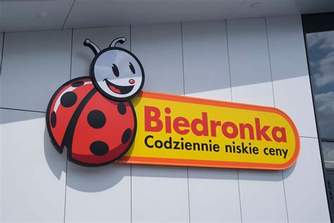 Biedronka wydłuża godziny otwarcia przed majówką Sklepy czynne do 23 30 niektóre nawet dłużej