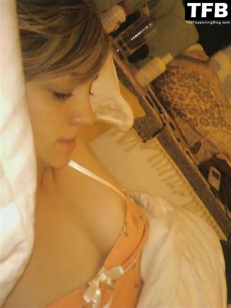 Abby Elliott Nude Sexy Leaks Thefappening Pics What S Fappened