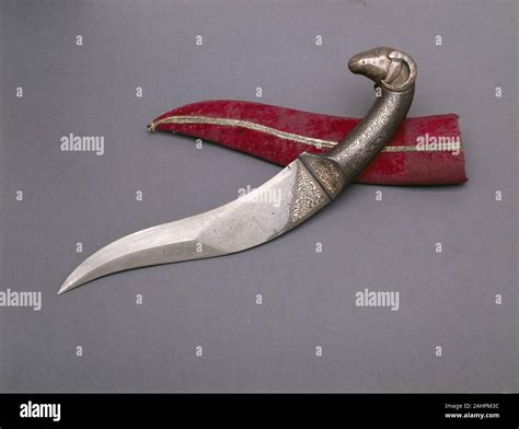 Dagger Pommel Hi Res Stock Photography And Images Alamy