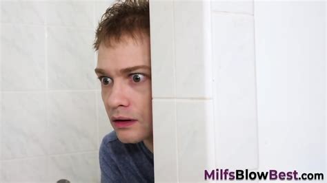 Milf Hottie Gives Handjob And Sucks Eporner