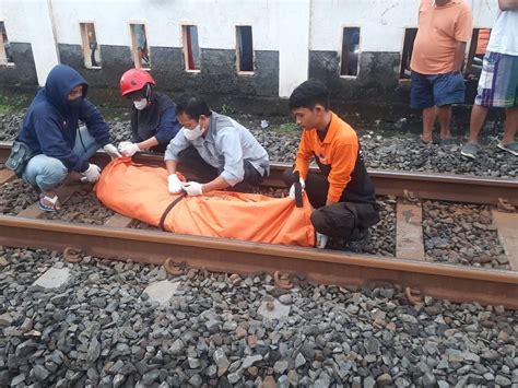 Pria Tewas Tertabrak Kereta Di Surabaya Tanpa Identitas Diduga Bunuh