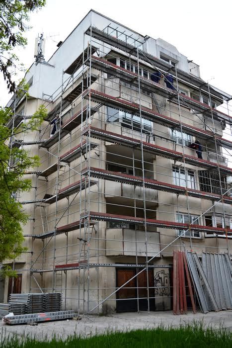 Започна бновяването на първите 2 сгради по проект „Енергийно обновяване на българските домове