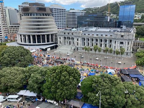 New Zealand Covid Vaccine Protesters Defy Police Ultimatum To Leave