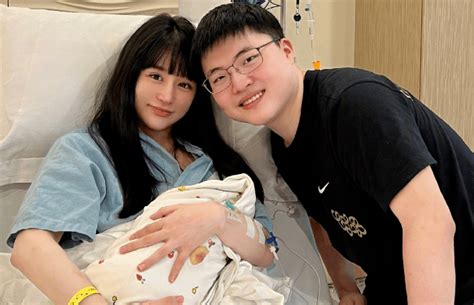 恭喜uzi喜得贵子，小枣子天生adc？网友咪咪评论