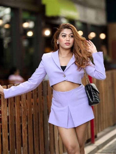 Tiktok Star नीता शिळीमकरचे स्टायलिश वन पीसमध्ये दिलखूलास फोटो Tv9 Marathi