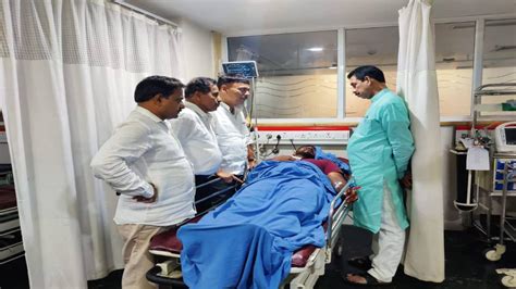 Nalin Kumar Kateel Visits Puttur Private Hospital Where Bjp Workers