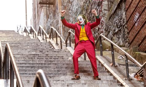 Todd Phillips Confirma La Secuela De Joker Con Una Foto Del Guión