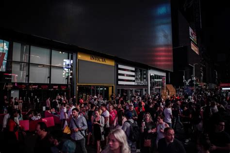 Thousands Left In The Dark During Nyc Power Outage Pbs News Weekend