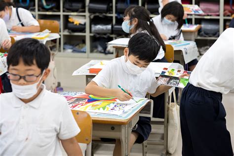 4年生 図工へんてこ山の物語
