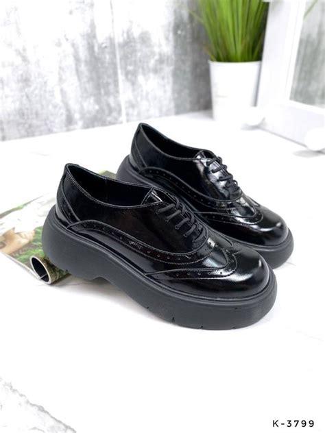 Оксфорди на максі підошві Billioner чорний натуральна лакована