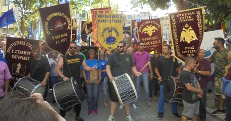 ΛΕΥΤΕΡΙΑ ΟΛΟΣ Ο ΛΑΟΣ ΣΤΟ ΔΡΟΜΟ ΕΞΩ ΑΠΟ ΤΑ ΓΡΑΦΕΙΑ ΤΟΥ ΣΥΡΙΖΑ ΜΕ