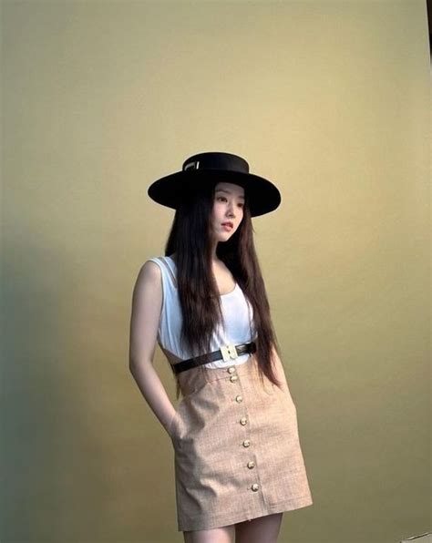 박보영 화보서 숨겨왔던 볼륨 몸매 자랑