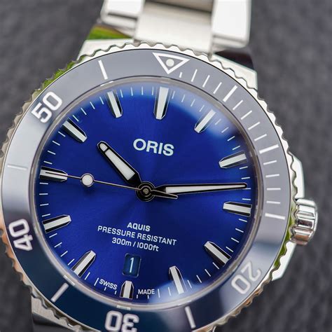 Video Review The New Oris Aquis Date Compared To The Old Model