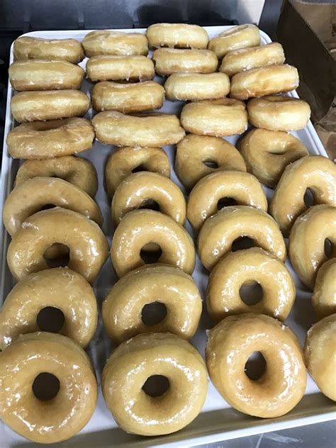 The Glazed Donuts At This No Frills Mulberry Bakeshop Are Out Of This