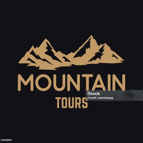 登山探險標誌範本與岩石峰頂設計項目的標籤 標誌 標誌 海報向量圖形及更多一組物體圖片 一組物體 休閒活動 主題 冒險 Istock