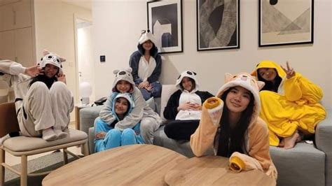 Pin By Onceu Pearl On Bini Album Cover Wallpaper Collage New Photo Download Filipina Women