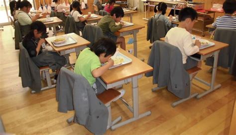 給食が始まりました 活動報告 紀の川市立竜門小学校