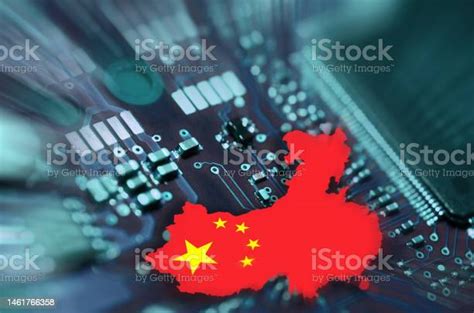 인쇄된 전자 카드의 마이크로칩에 있는 중화민국의 지도와 국기 글로벌 마이크로칩 및 반도체 제조에서 패권을 위한 개념 0명에 대한 스톡 사진 및 기타 이미지 Istock
