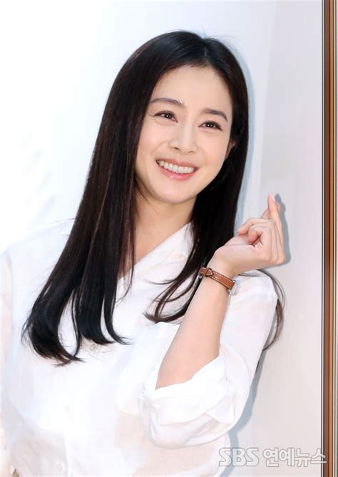 Đón Sinh Nhật Muộn Bên đồng Nghiệp Thân Thiết Kim Tae Hee Lộ Dấu Hiệu