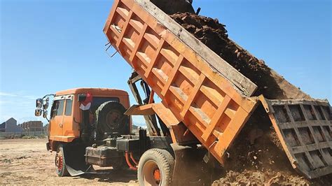 Dump Truk Fuso 220Ps Bongkar Muatan Tanah Timbunan YouTube