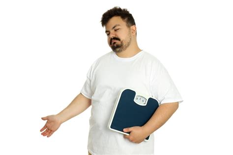 체중 문제의 개념 흰색 배경에 고립 된 젊은 뚱뚱한 남자 프리미엄 사진