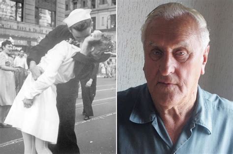 Us Sailor In Iconic Vj Day Kiss Photo Dead At 95