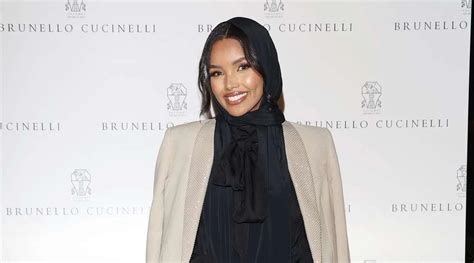 Pensiun Dari Dunia Model Halima Aden Lepas Hijab