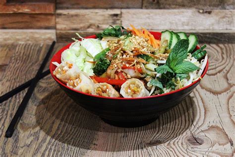 Bo Bun Végétarien Avec Nems Aux Légumes Baosian