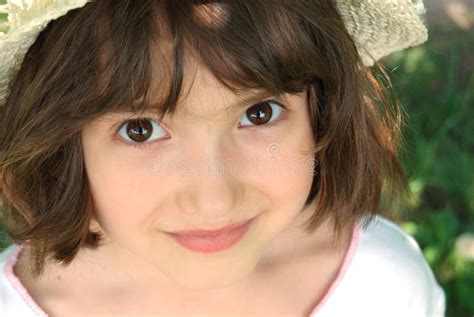 Jeune Fille De Sourire Image Stock Image Du Zone Enfant 11832337