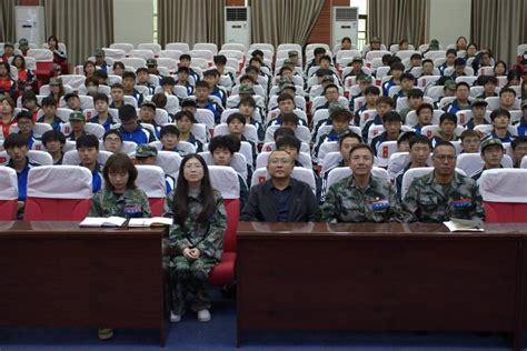 【学生活动】筑牢信仰之基，开启青春新篇 —— 经管学院组织25级新生同上“大国担当”思政课 经管学院