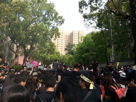 Re 新聞 黃國昌未反駁柯「反黑箱不反服貿」 邱顯 Gossiping板 Disp Bbs