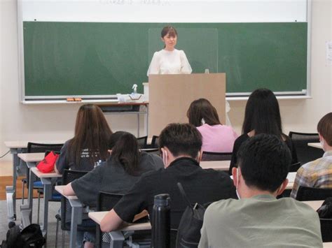 言語聴覚学科1年生が「なりたいst像」について発表を行いました目白大学