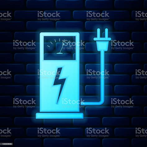 發光的霓虹燈電動車充電站圖示孤立在磚牆背景生態電動燃油泵標誌向量插圖向量圖形及更多乾淨圖片 乾淨 交通方式 儲物室 Istock
