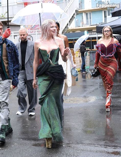 Julia Fox Cleavage Photos The Fappening Stars