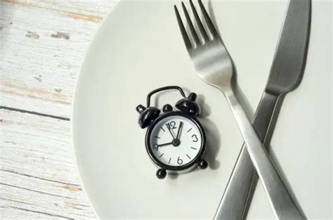 چگونه بدون ورزش کردن با ۱۰ اقدام ساده چربی‌های دور شکم را آب کنیم؟