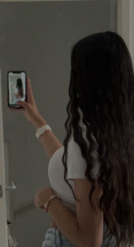 Mujer con pelo castaño corto