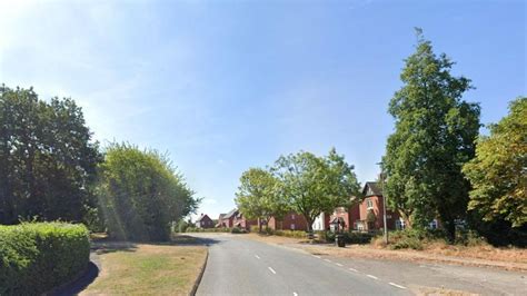 Man Dies After Car Crashes Into Tree In Worcestershire Bbc News