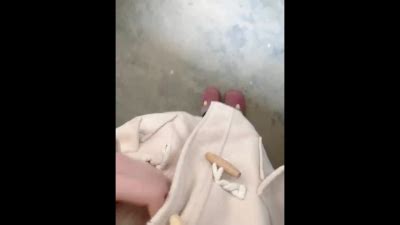 绝对真实调教小母狗大衣楼梯间裸行露出自慰喷水 91视频 91自拍 国产自拍