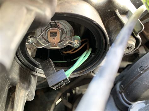 Замена ламп ближнего света — Hyundai ix35, 2 л, 2011 года | своими ...