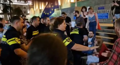 „ირაყლის“ ბანერის გამო ადვოკატი შოთა თუთბერიძეც სამართალდამრღვევად ცნეს