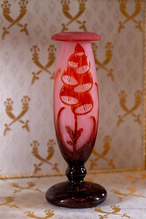 Lot Larry Flynt Le Verre Cameo Art Glass Vase