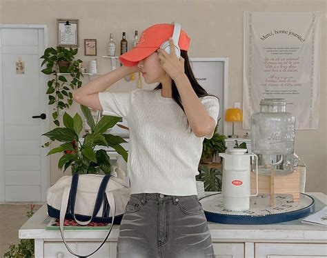 리리앤코 데린브 스판 꽈배기 세미크롭 반팔 니트