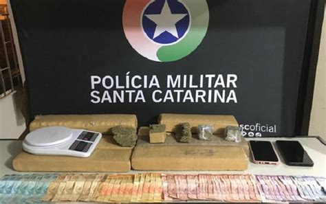 Mulher é Presa Por Tráfico De Drogas No Vorstadt Em Blumenau