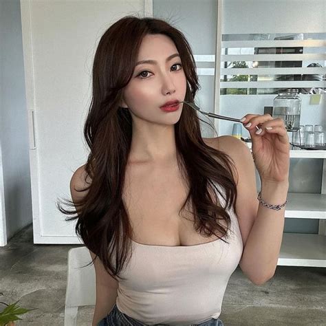女生們你們能不能公開一下哪些是渣男海王？ 這樣大家避雷不是比較快嗎 🤣 一個個看副本真的麻煩 曾經我還想過要不要創個「渣男資訊站」😂 只能女生