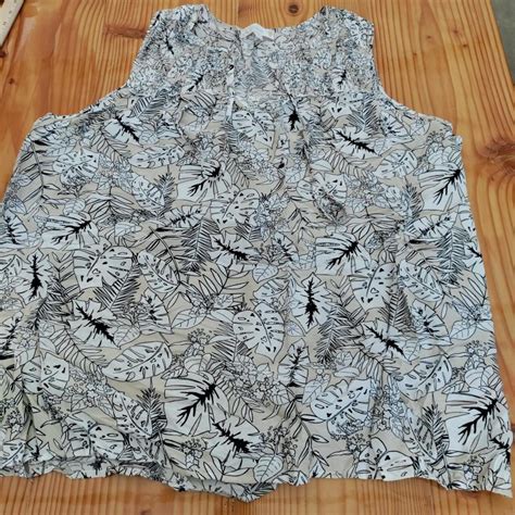 Womens Weekend Susan Betro White Leafly Sleeveless Depop