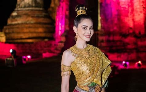 ครบรอบ 1 ปี ใหม่ ดาวิกา ในชุดนางนพมาศ งานลอยกระทง เจิดจรัสที่สุดใน