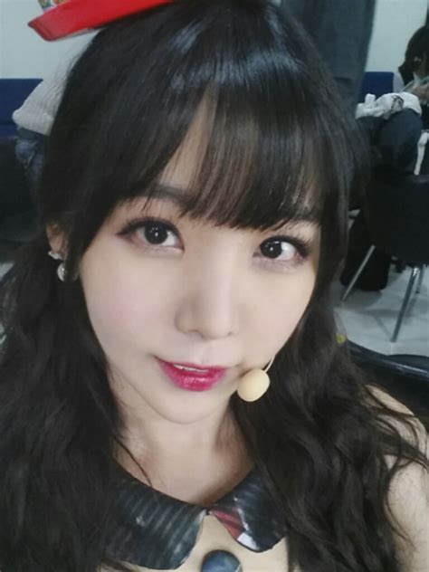 엉덩이 안고 좋아하는 레이나