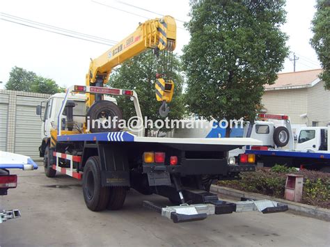 New Dongfeng Road Wrecker Tow Truck Recovery Truck