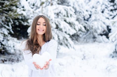 99000 Beautiful Girl Snow Pictures