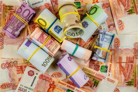 Premium Photo Banknotes Of Different Denominations In Rolls On The Table